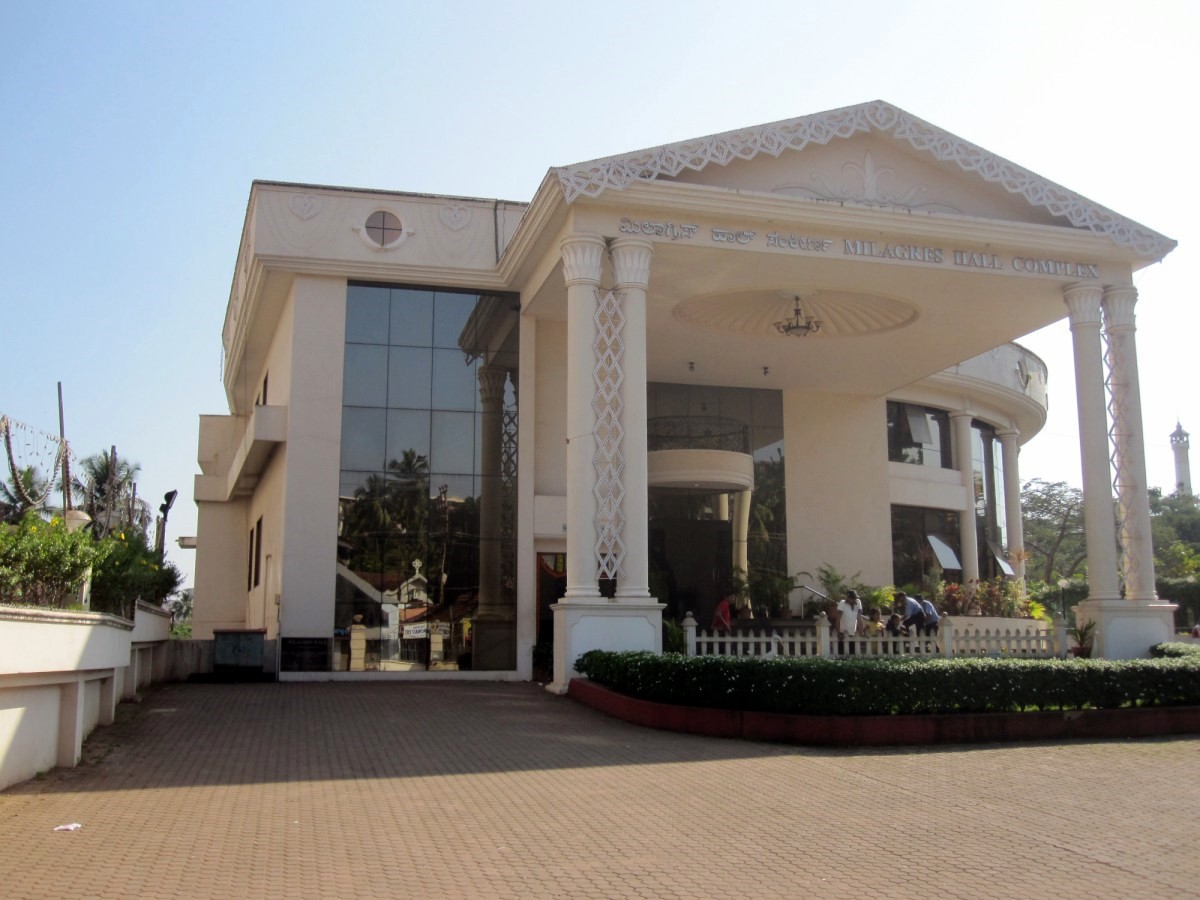 Mangalore Mangalore: Milagres Church and Hall, Mangalore